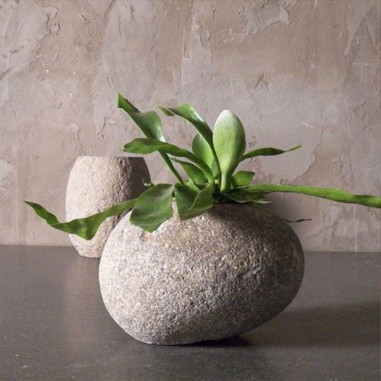 8 Inspirasi Pot Batu Alam untuk Taman Lebih Natural dan Elegan | Mughni ...