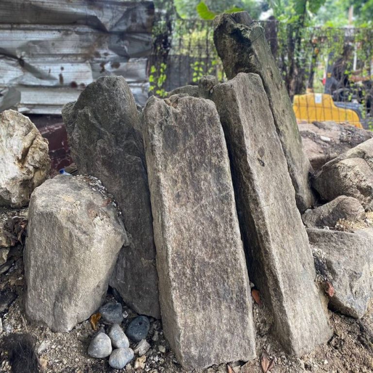 Batu Megalitik Jadikan Taman Makin Unik dan Estetik | Mughni Stone